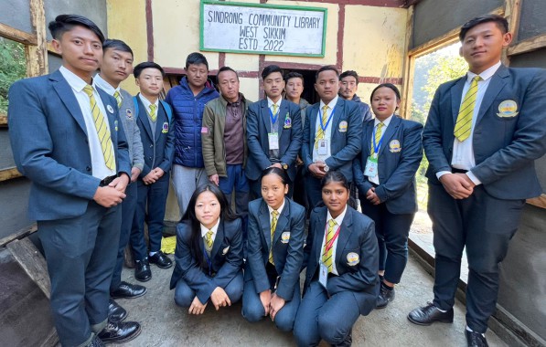 Geyzing college’s SRC donate books to Sindrang community library ...