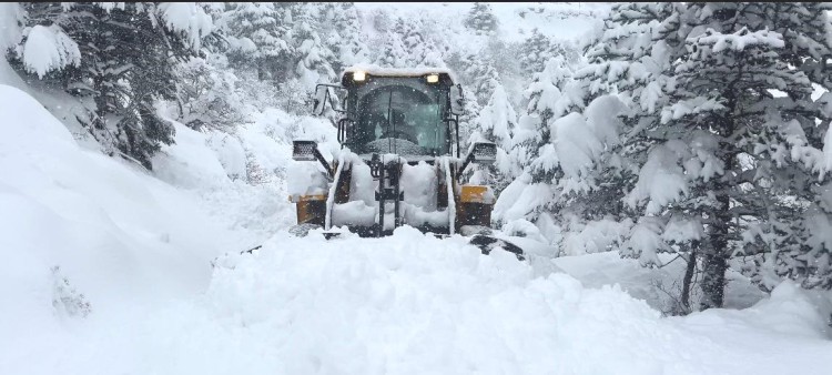 BRO undertakes snow clearance work to reopen strategically vital roa ...