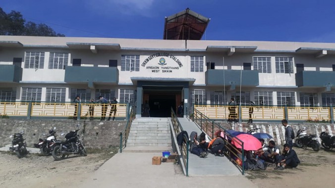 Geyzing college students stage sit-in, demand early completion of camp ...