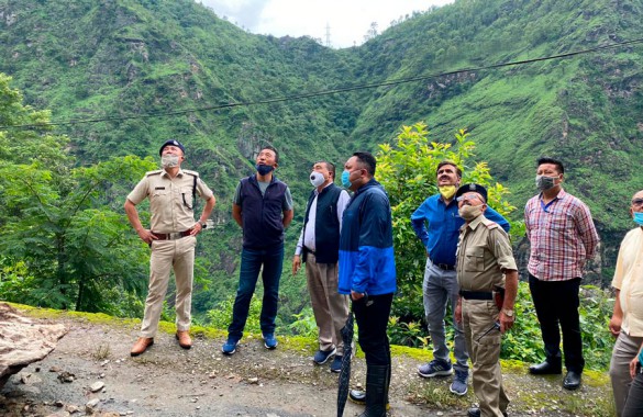 Deputy Speaker inspects road blockage at Hingdam - Sikkimexpress
