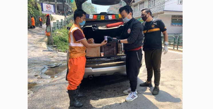 Sikkim Aakraman FC goes beyond the pitch to help the frontline workers ...