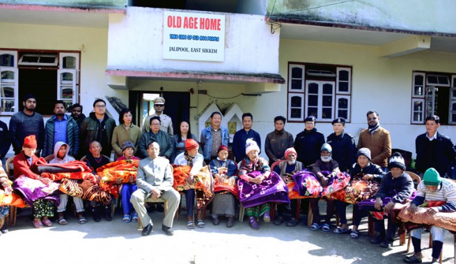 Governor visits Jalipool old age home - Sikkimexpress