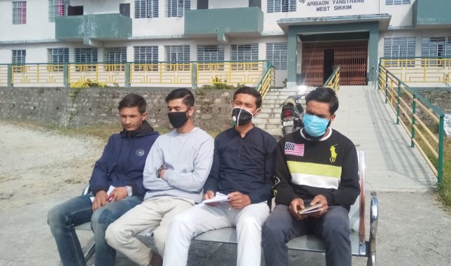 Geyzing college students reiterate their demand for early completion o ...