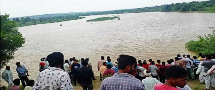 11 missing as overloaded boat capsizes in Wardha River in Maha ...