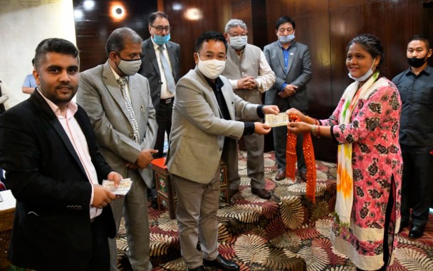 Health insurance cards presented to beneficiaries - Sikkimexpress